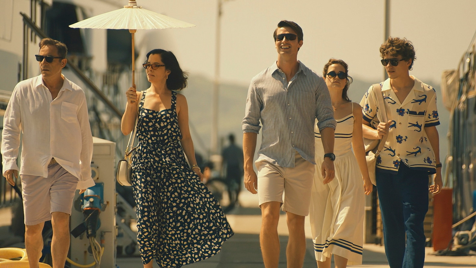 Seek to Shop: Parker Posey Outfits Fashion Looks from TV & Movies ...